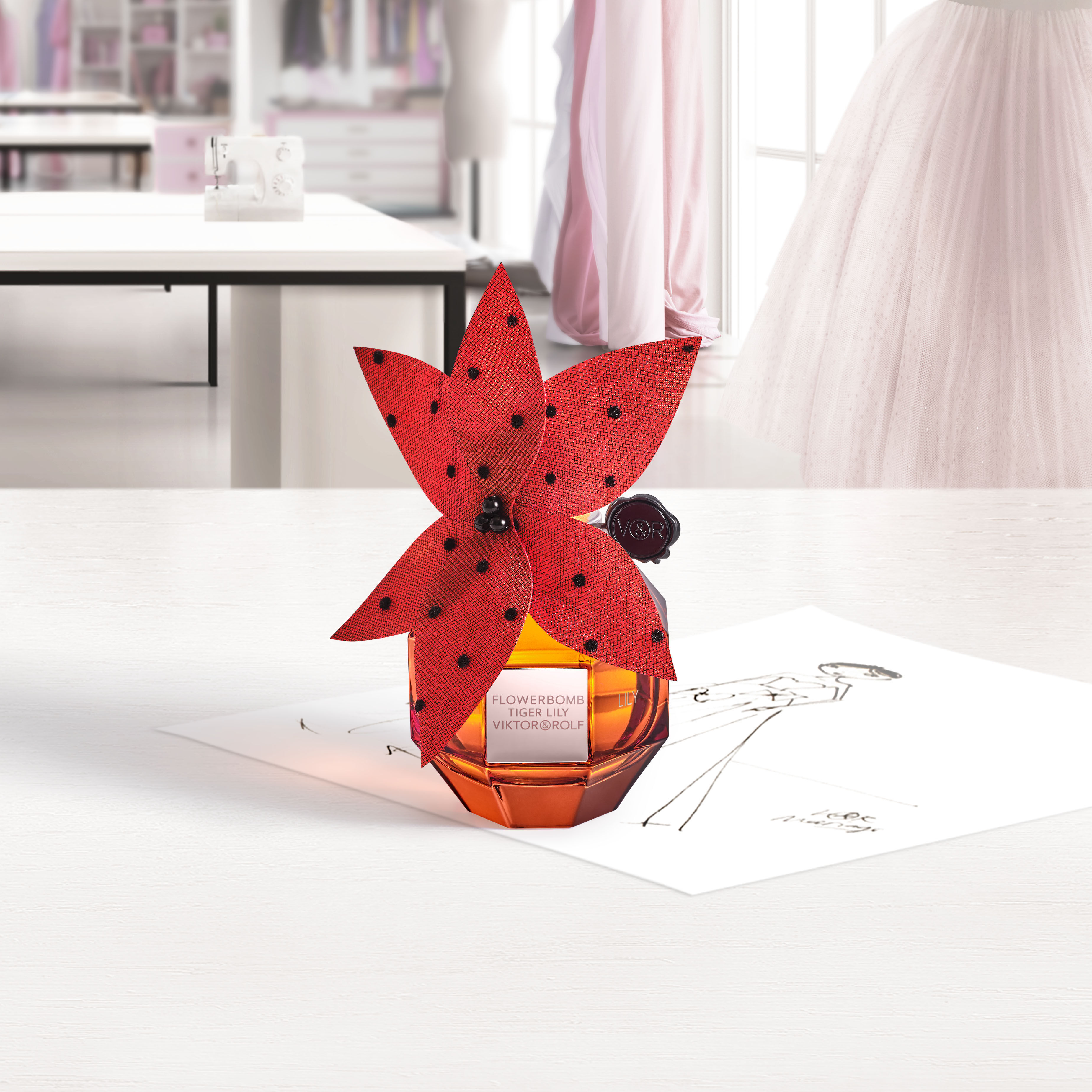 Flowerbomb Tiger Lily Perfume | Viktor & Rolf Official Site